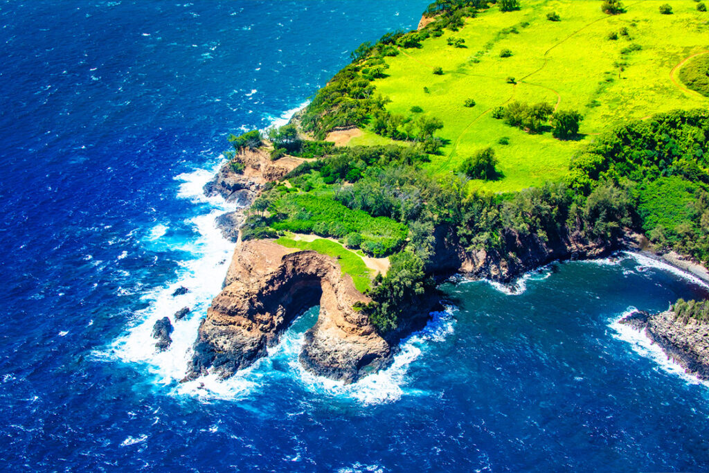 Kohala Coast Helicopter Tour – Waterfalls & Volcanoes | Rainbow