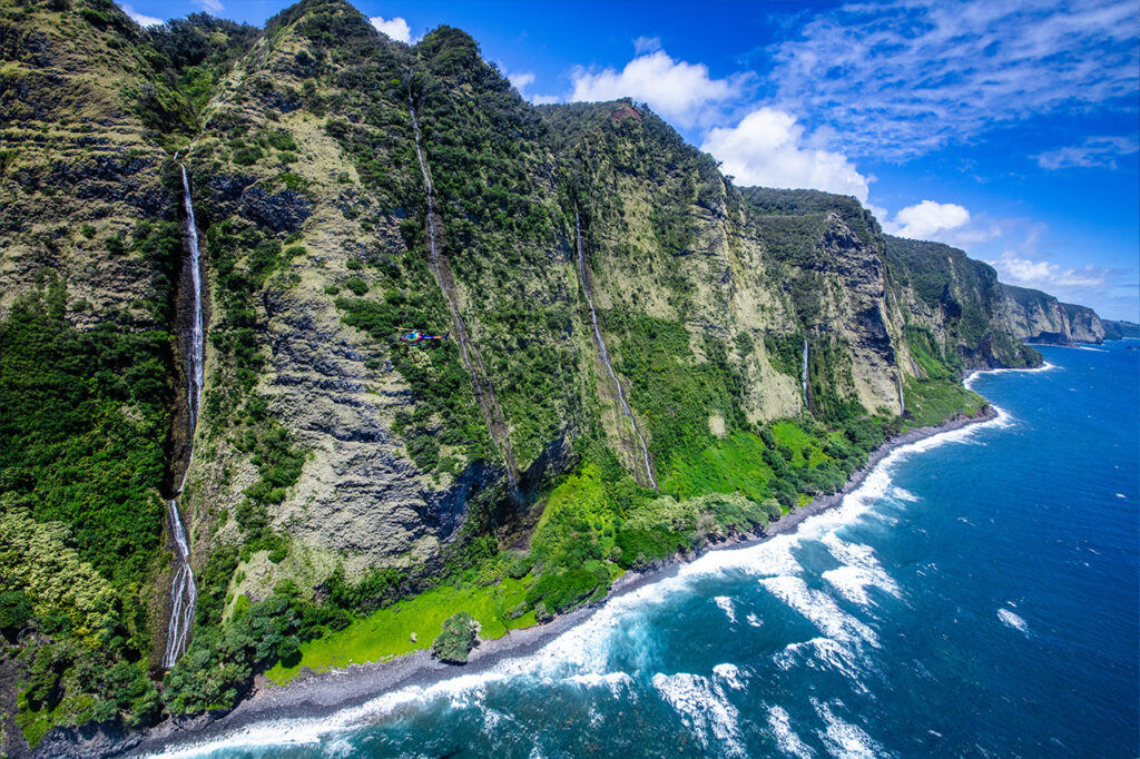 Kohala Coast Helicopter Tour – Waterfalls & Volcanoes | Rainbow